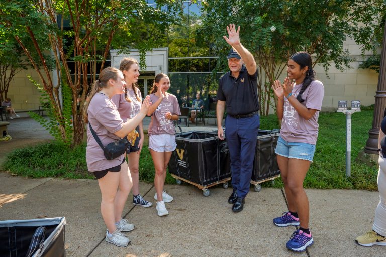Class of 2029 makes Vanderbilt their home away from home at Move-In ...