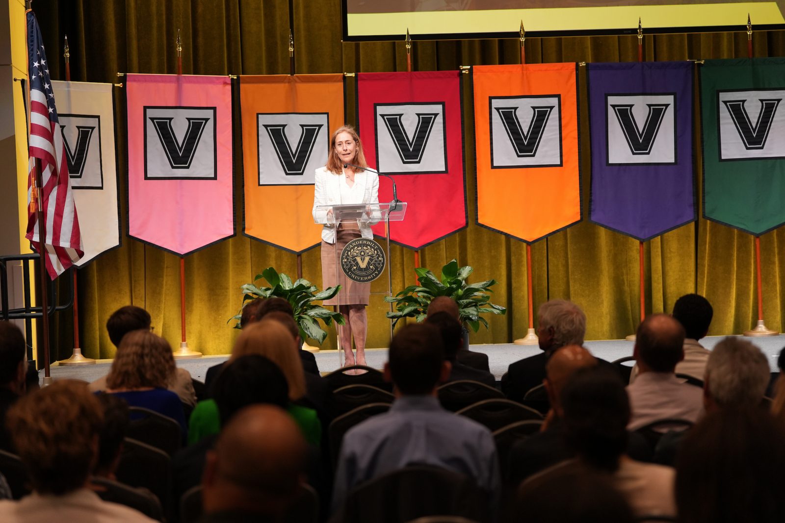 Fall faculty assembly reveals ‘Grow with Vanderbilt’ as guiding theme ...